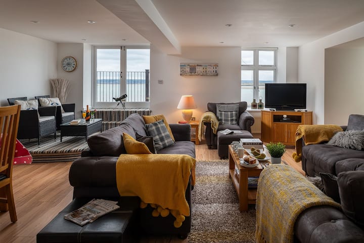 2 Bed Apartment In A Fantastic Waterfront Setting - Appledore