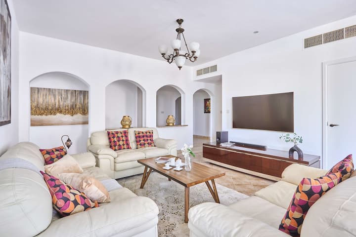 Classic 2br With Maids Room In Festival City! - Sharjah