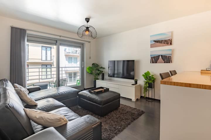 Perfectly Situated 2br Apartment Near The Beach - Oostende