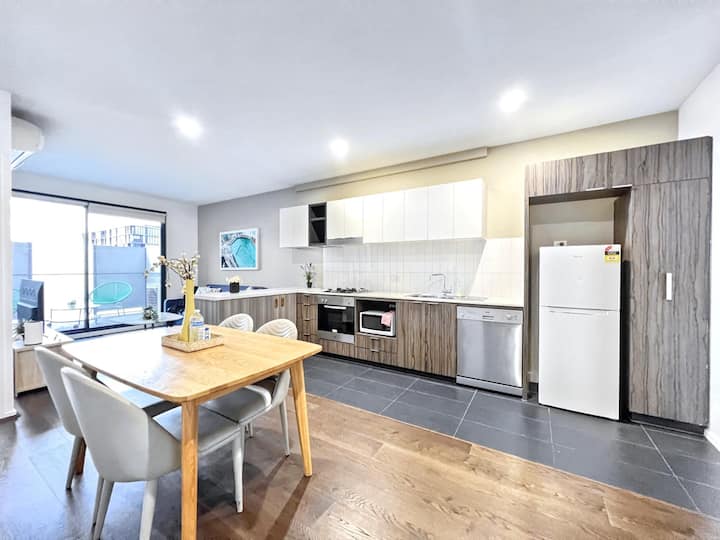 Luxurious Apartment In Essendon North - St Albans