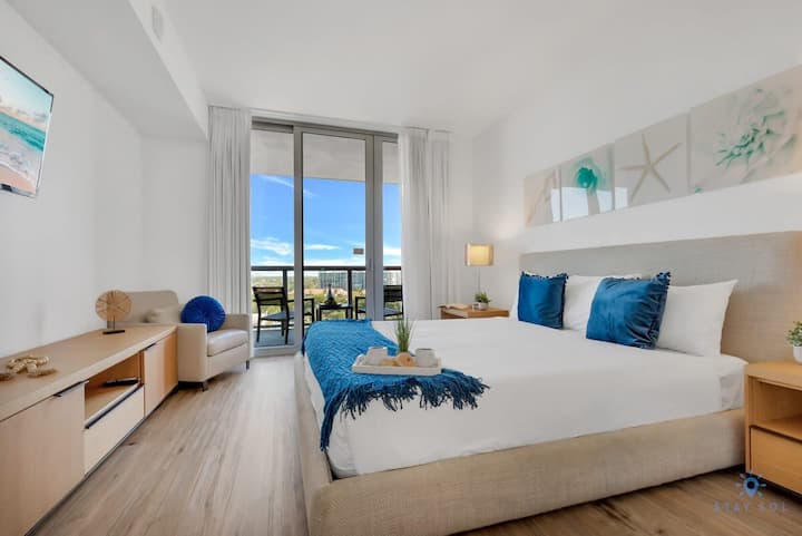 Spectacular Apartment With Amenities - Balcony-nea - Hallandale Beach