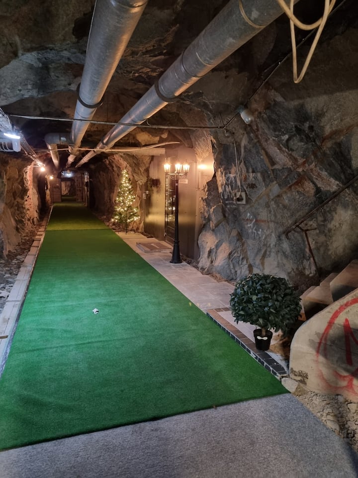 Cave Retreat - Sleeps 2 - Pets - Parking - Wifi - Luleå