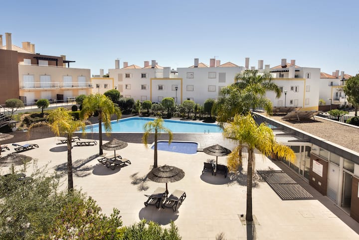 Le Paradis: Balcon Privé Avec Vue Sur La Piscine - Tavira
