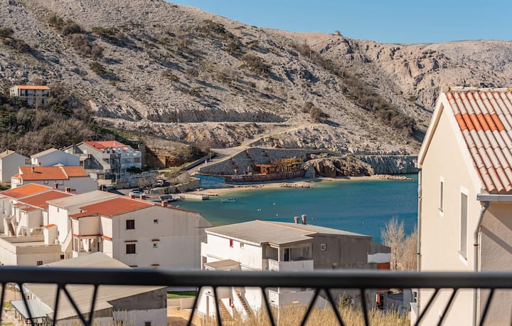 2 Bedroom Lovely Apartment In Metajna - Karlobag