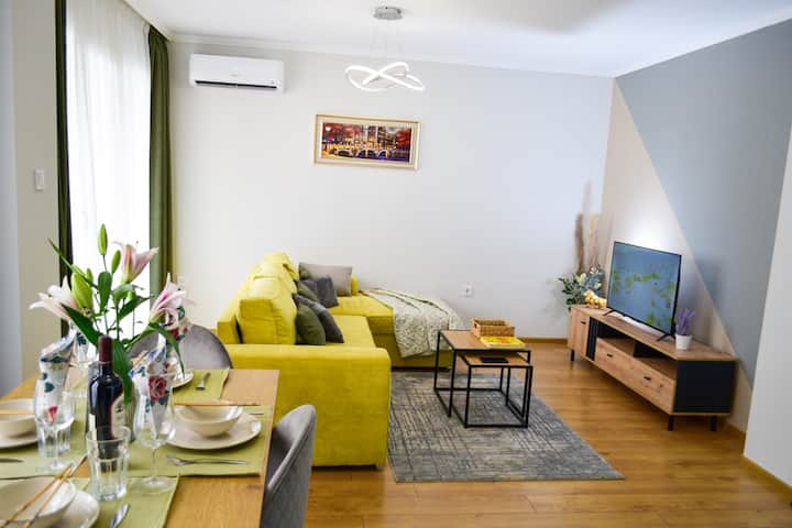 City Center Charm: 2br Apartment - Plovdiv