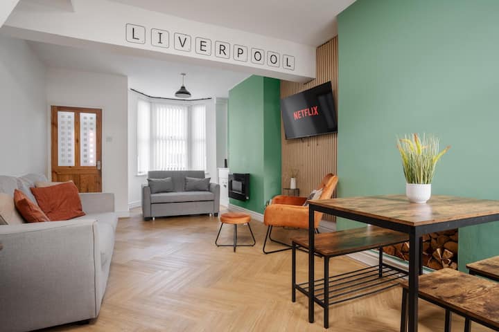 10 Mins To Crosby Beach | Ensuite + Wc | Parking - Liverpool