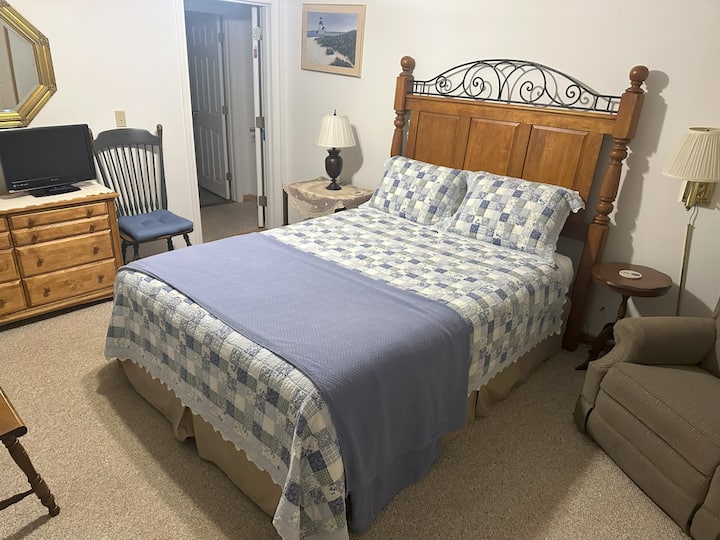 Haven By The Sea – Room 10 | Deluxe Queen - Wells, ME