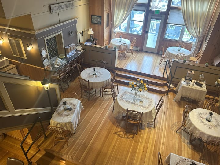 Haven By The Sea – Room 10 | Deluxe Queen - Wells, ME