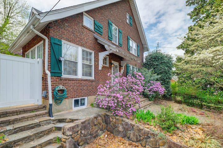 1 Mi To Dtwn Roanoke: Home W/ Yard & Mtn View! - Roanoke, VA