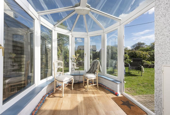 3 Menague - Rock Beach