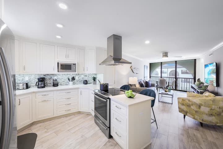 Fifth Floor Condo | Pools, Spas, Tennis & Dining - Marco Island, FL