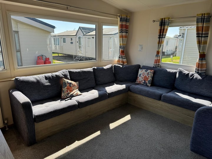 Caravan At Dovercourt Park Ref 44002c - Harwich