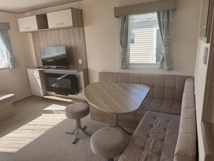 8 Berth Caravan At Dovercourt Park Ref 44006v - Harwich