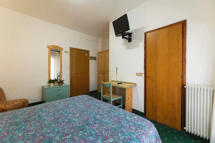 Breakfast-included Cozy Room - Molveno