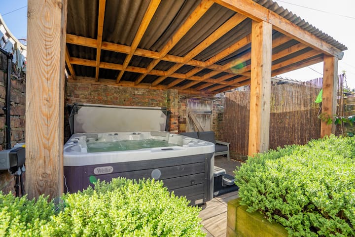 Little Domus - With Hot Tub - 요크