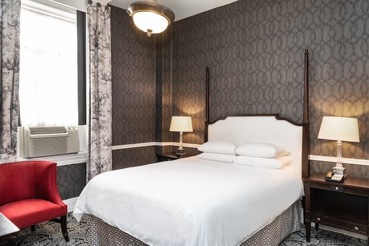 Maryland Inn Queen At Historic Inns Of Annapolis - Annapolis, MD