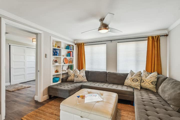 Upscale Luxury Villa Near Beach, Ideal For Holiday - Treasure Island, FL