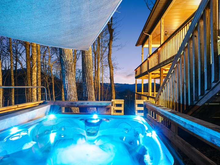 Lazy Bear Retreat Mountain Views-hot Tub-firepit - Sylva, NC