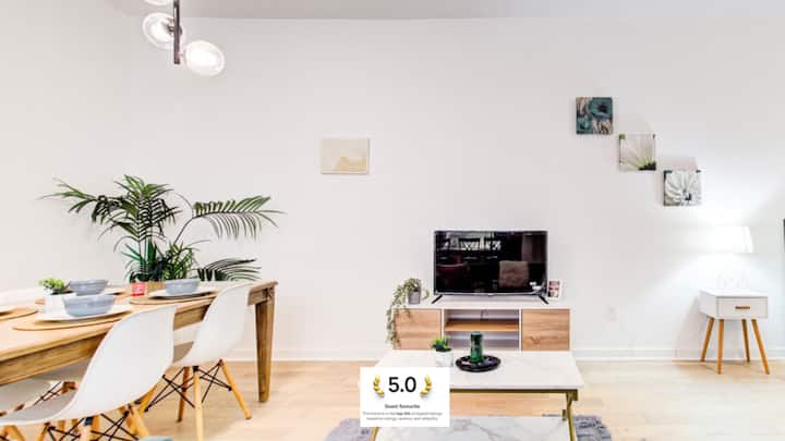 Elegant Sanctuary: Spacious 2 Br Apt In Dt Mtl - Lasalle