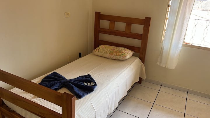 Quarto Superior Com Ventilador Próximo44 E Centro - Goiânia