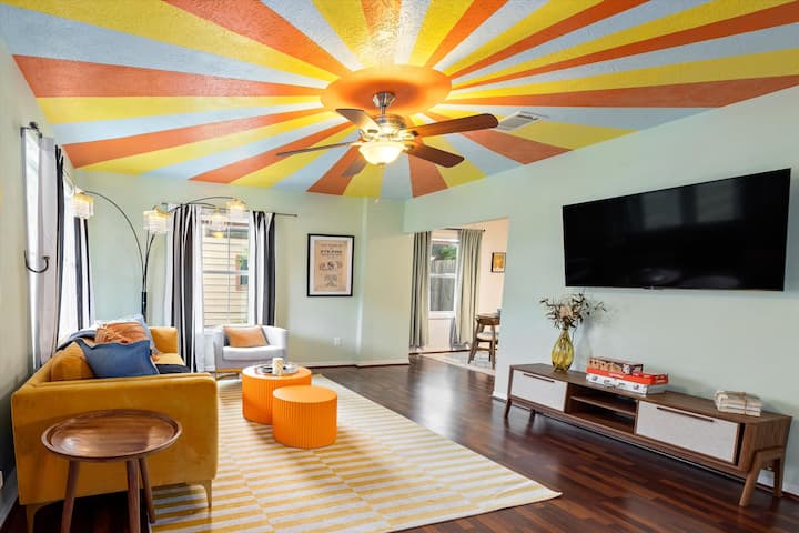 Joyful Stay Near Med Center | Ping Pong Air Hockey - Houston, TX