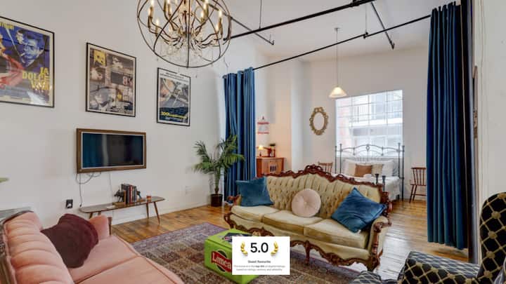 The Vintage Gem: Spacious Loft In Old Port Mtl - Montreal