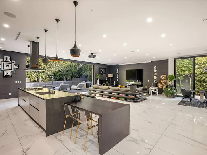 New Modern Oasis Off Melrose - Rooftop - Pool - West Hollywood, CA