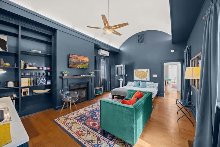 Iconic Highlands Unit Near Bourbon Dining - Himalaya, Louisville