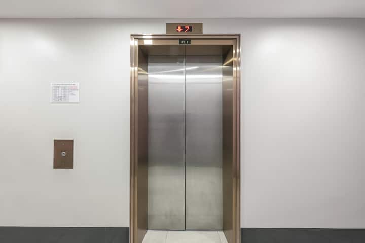 Standard Twin Room Located On The Fringe Of Town - Singapore