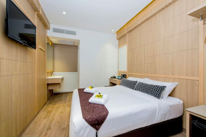 Superior Queen Room On The Fringe Of Downtown - Singapore