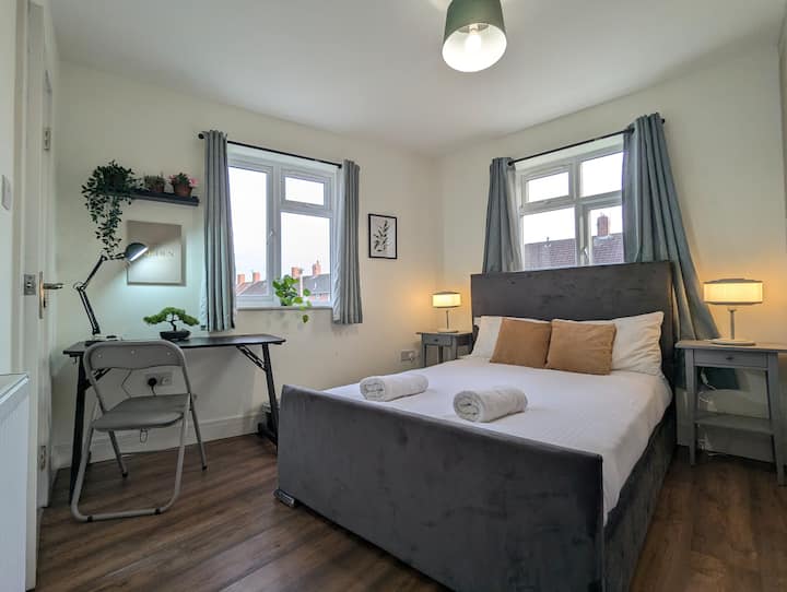 5 Ensuite Bedroom House Near Centre Free Parking - York
