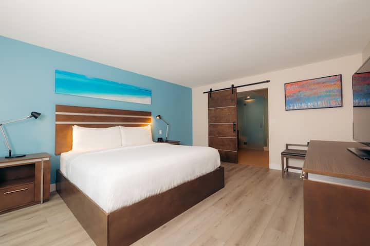 King Suite | Pool, Gym & Bar At The Cove - Long Beach, CA