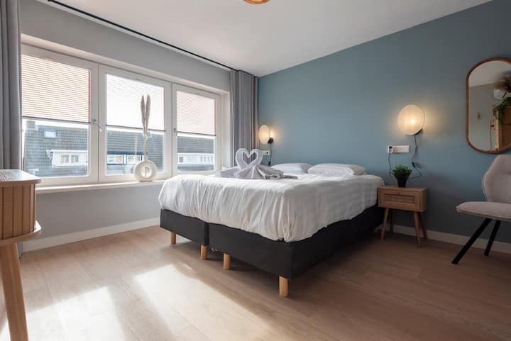 Coastal Inn - Private Room - Zandvoort