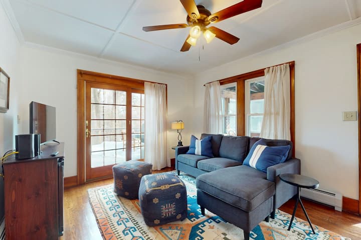 2br Cottage W/ Deck & Fire Pit - Close To Lake - Bolton Landing, NY