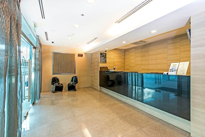 Standard Twin Room With Budget-friendly Comforts - Singapore