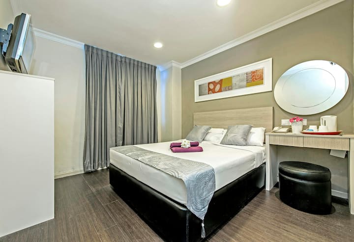 Standard Queen Room In An Affordable Urban Hotel - Singapore