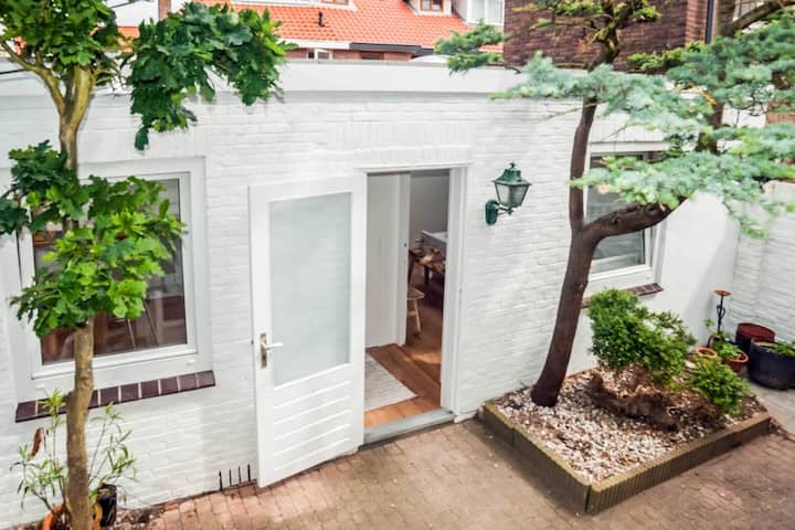 Cosy Garden Bungalow - Zandvoort