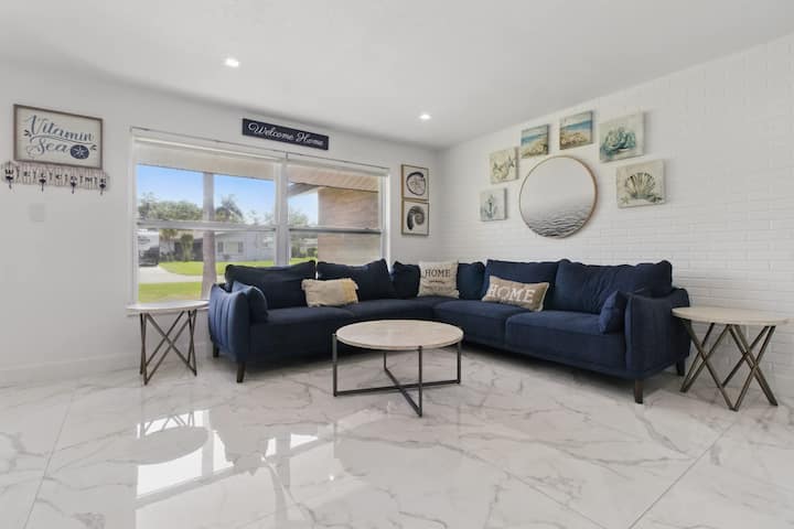 Sleeps 10 | Hot Tub • Pet-friendly Beach - Clearwater, FL