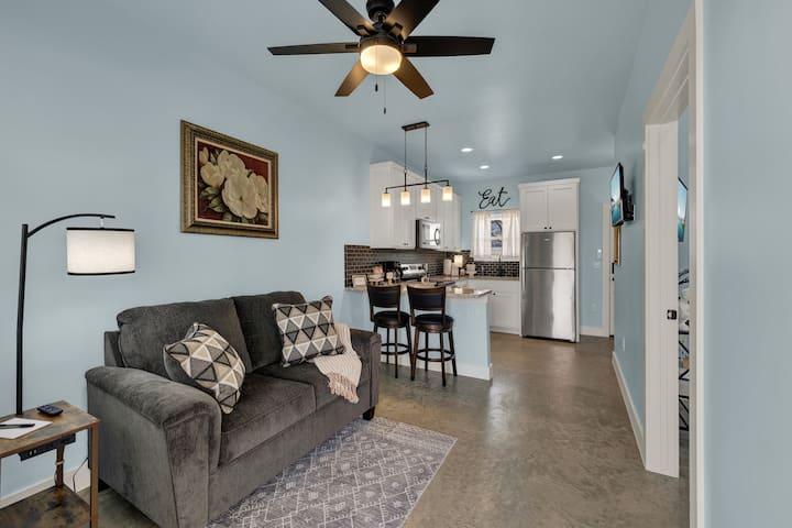 Cozy Casita With Hot Tub–six Minutes From Main St! - Fredericksburg, TX
