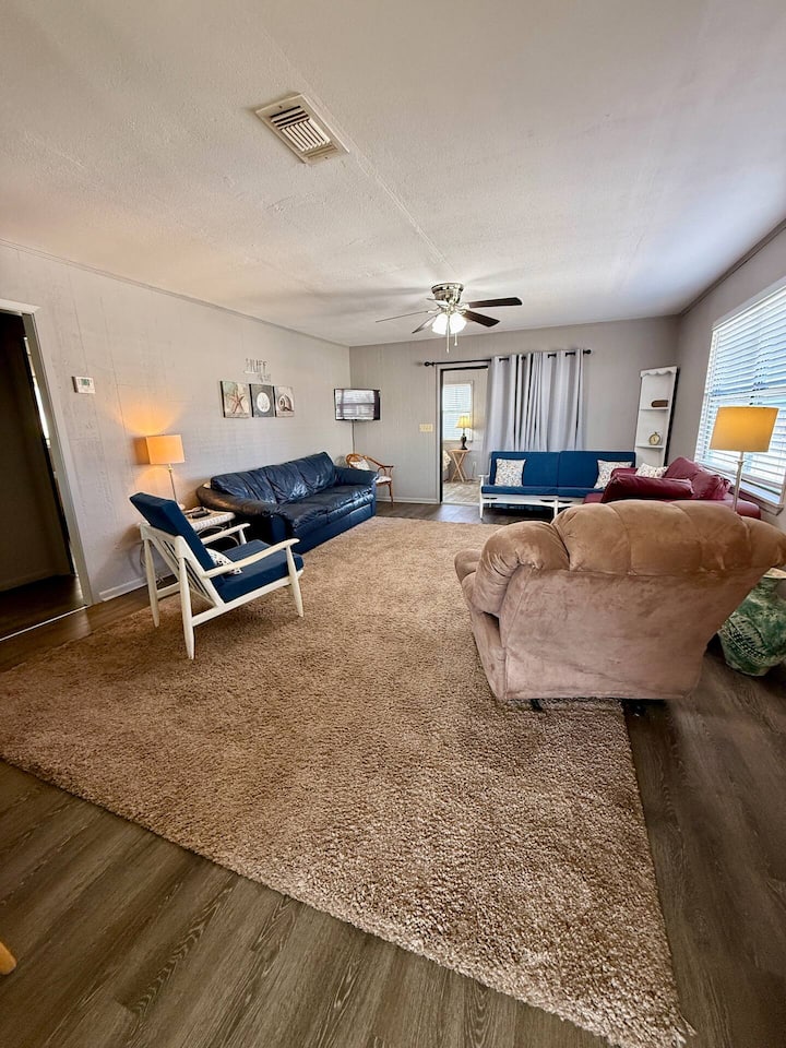 Family Beach House- Welcome Home! - Gulf Shores, AL