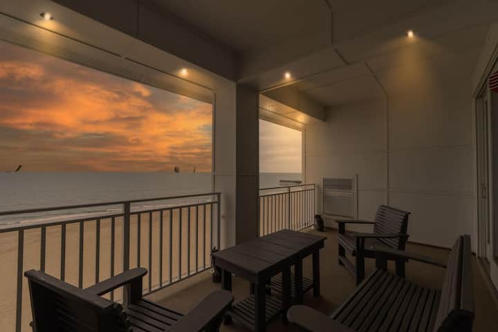 Oceanfront Penthouse! - Sandbridge Beach, VA