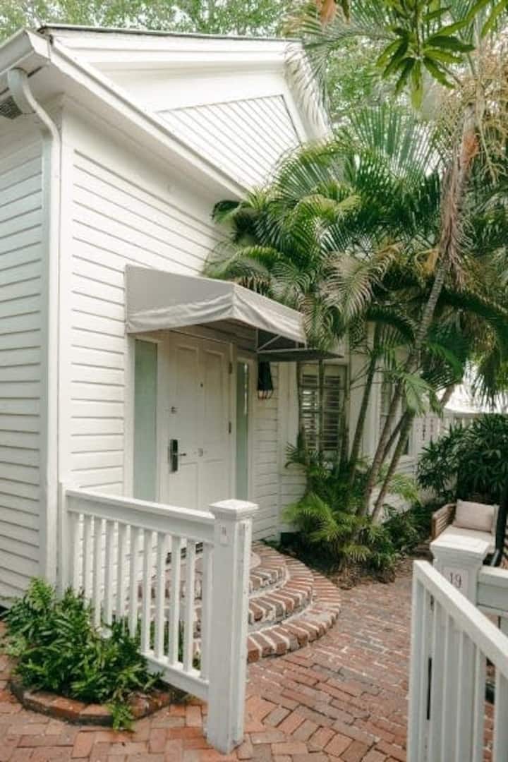 Continental Breakfast Served Daily - Key West, FL