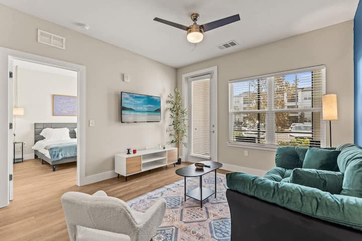 Close To Parks King Apt | Pool | Gym |Pets Allowed - Orlando International Airport (MCO)