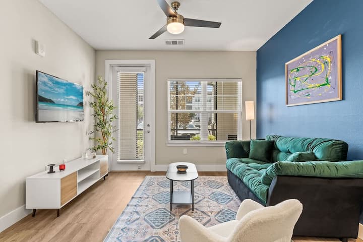 King Bed | Parks Nearby | Pool | Gym | Pet Allowed - Orlando International Airport (MCO)