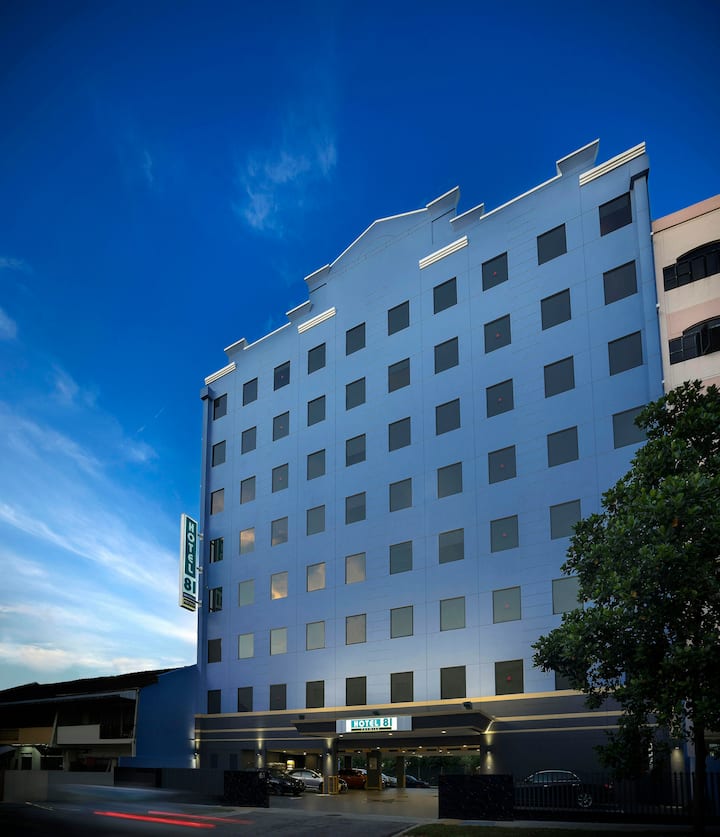 Well Located And Modern Superior Queen Room - Kallang