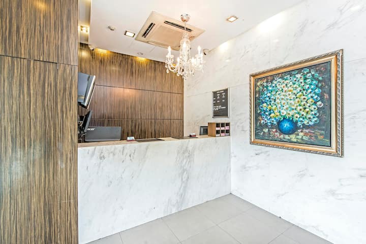 Superior Queen Room For Relaxed And No-frills Stay - Singapore