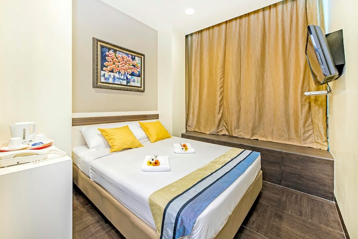 Superior Queen Room For Relaxed And No-frills Stay - Singapore