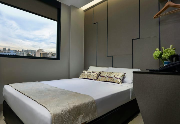 Deluxe Room With Modern Comfort And Convenience - Pasir Ris