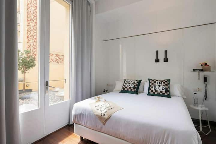 Small Deluxe Room By Chic&basic Born - Badalona