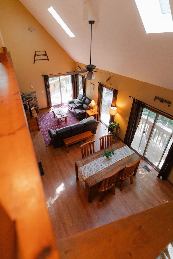 Cozy Hocking Hills Cabin With Hot Tub, Games, Pets - Laurelville, OH